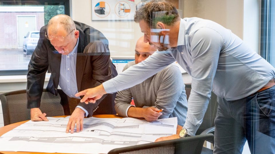 Rolflex: inventor of the Compact door - Rolflex