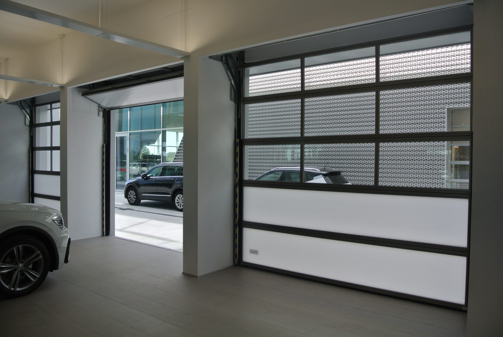 Compact doors for your automotive company - Rolflex
