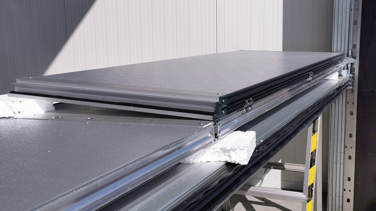 New installation method Compact wicket door - Rolflex